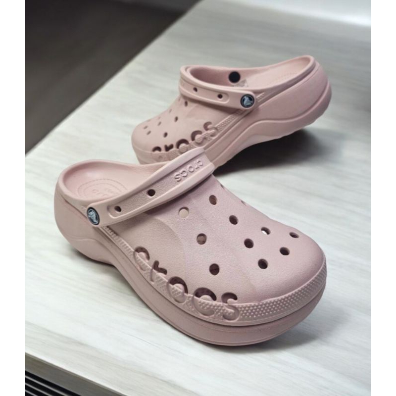 รองเท้า Crocs Clog สำหรับผู้หญิง มี3 สีให้เลือกอีก ตามที่ลูกค้าสนใจ รับประกันสินค้าเหมือนในรูป ...