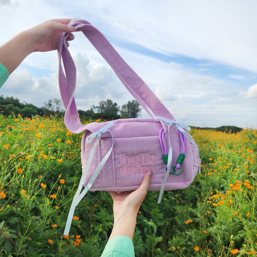 พรีออเดอร์5-7 วัน Hello Daisy [แบรนด์ไทย] กระเป๋าผ้าลูกฟูก สายสะพายยาว ...