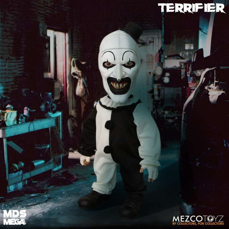 Mezco Toys MDS MEGA SCALE 15" : Terrifier: Art the Clown with Sound ...