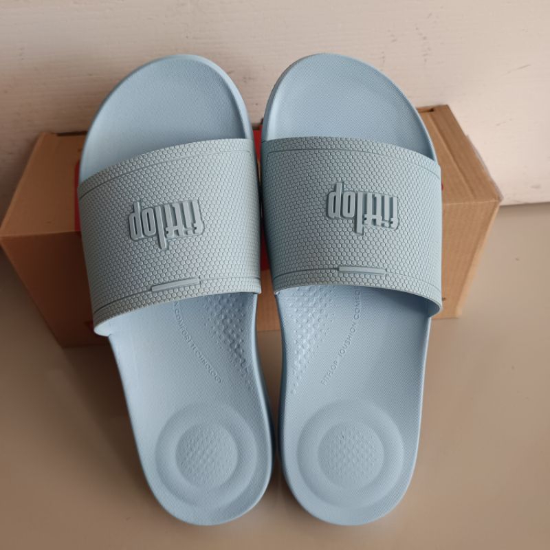 รองเท้าแตะ Fitflop รุ่น IQUSHION POOL SLIDES | Shopee Thailand