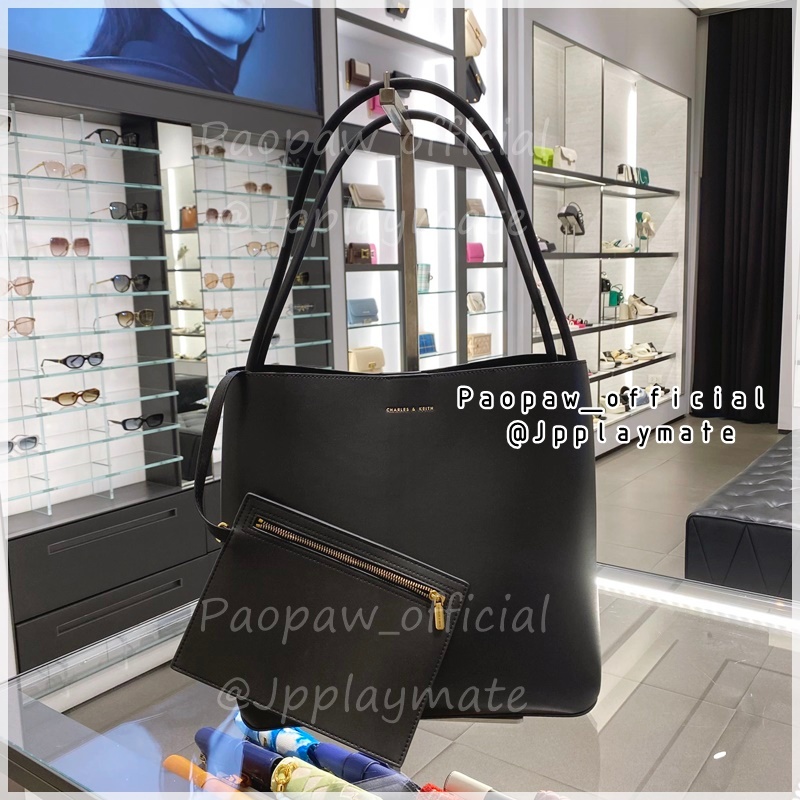 กระเป๋า Charles & Keith รุ่นโซอี้ที่เป็นกระแสดราม่า Leia Tote Bag : CK2 ...