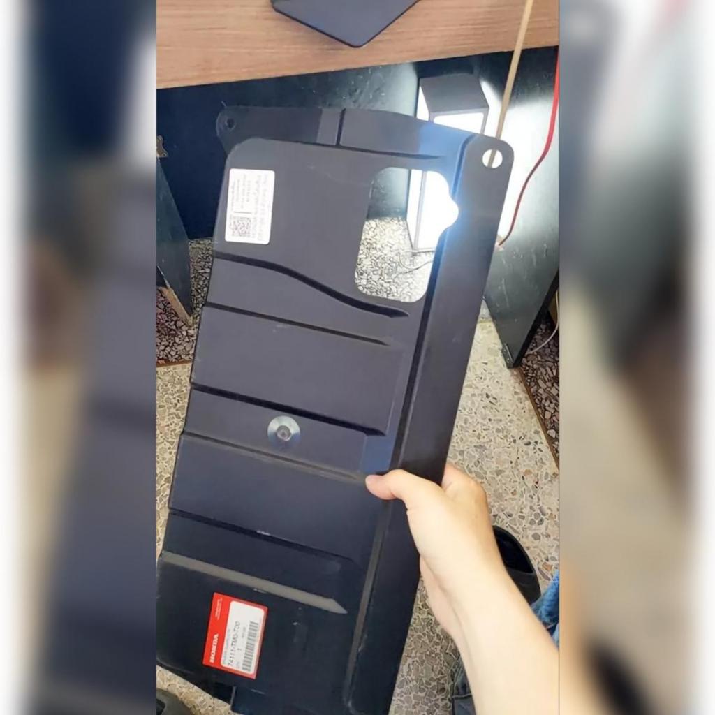 ศูนย์แท้ ของแท้ แผ่นพลาสติกใต้เครื่อง แผ่นใต้เครื่อง ตัวกลาง รุ่น ...