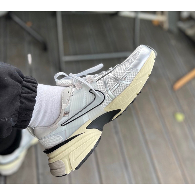 Pre-order Nike v2k run สุดฮิต พรีจากเกาหลี | Shopee Thailand