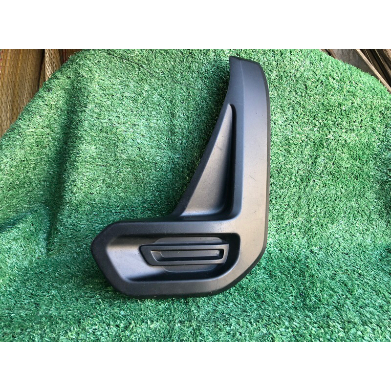 ฝาปิดสปอร์ตไลท์ TOYOTA REVO หมูป่า หน้าหมู ปี 2020-2022 | Shopee Thailand