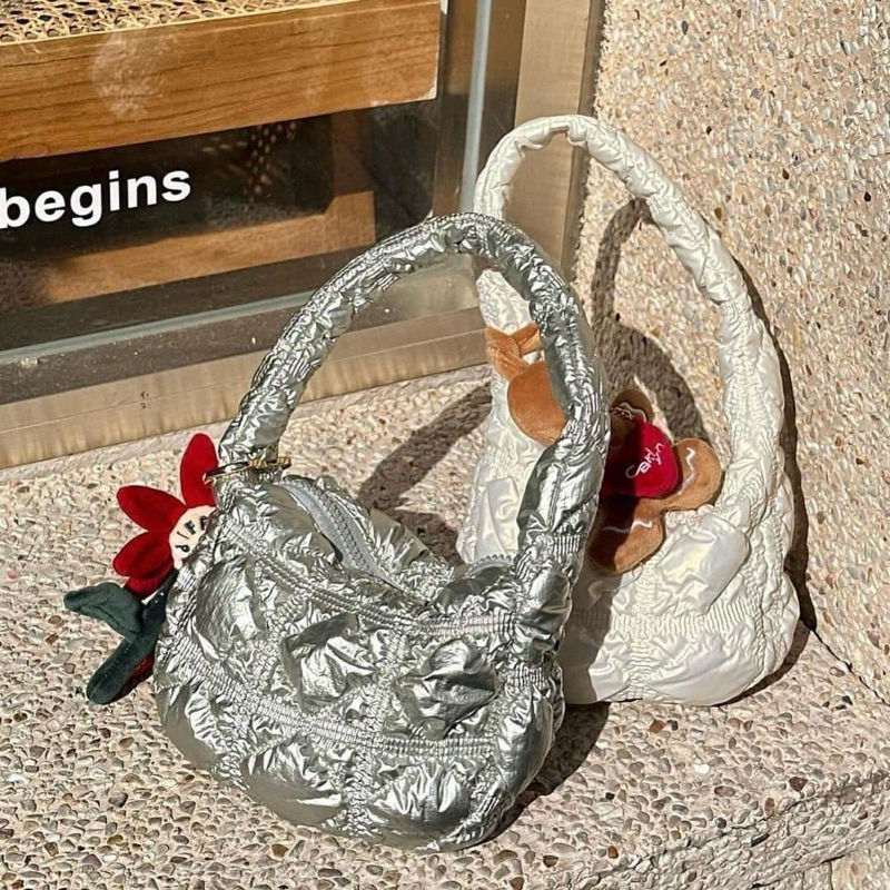 (พร้อมส่ง) Carlyn new soft mini bag สี Glow Ivory/Glaze Silver ...