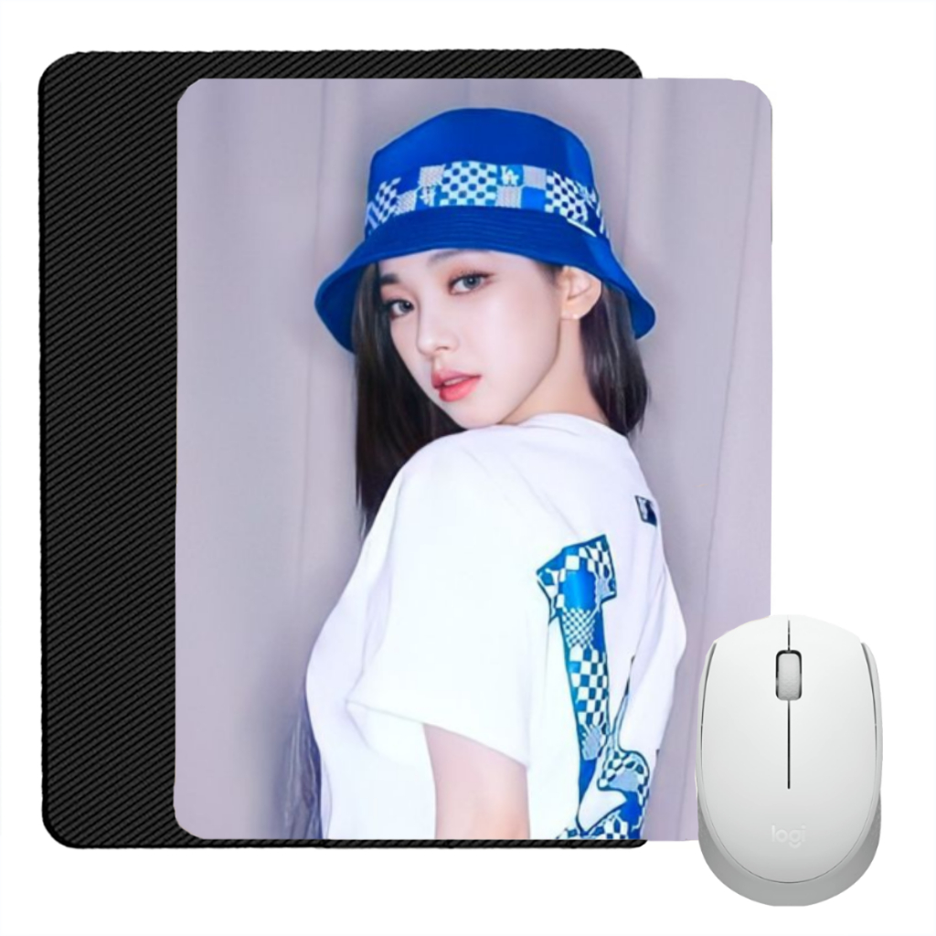 แผ่นรองเมาส์ Mouse Pad พิมพ์ลาย นักร้องเกาหลี คารีน่า Karina Aespa ...