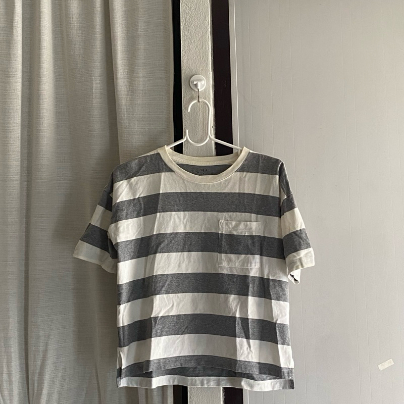 เสื้อยืด Uniqlo GU Muji แบรนด์ทั้งหมด มือสอง S, M ผู้หญิง คุ้ม ส่งต่อ 60-80 บาท | Shopee Thailand