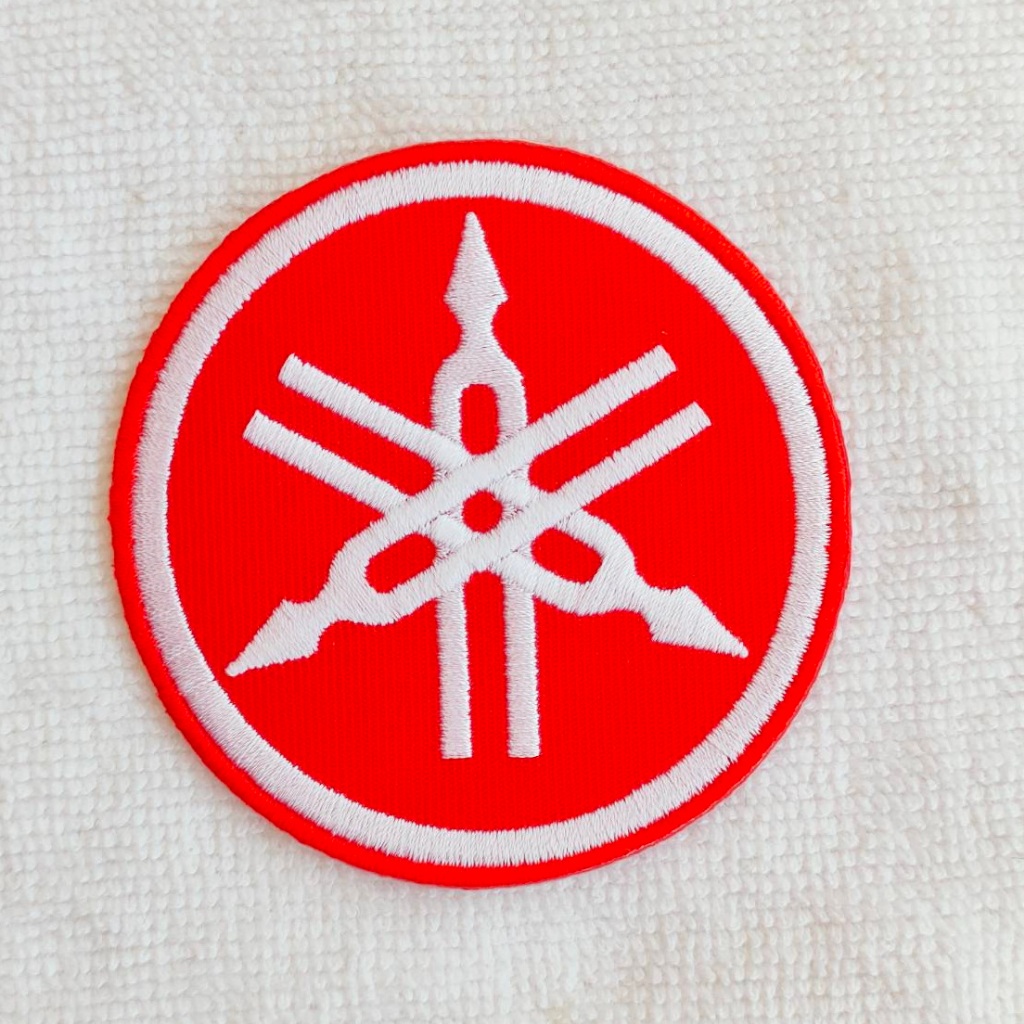 ตัวรีดติดเสื้อ อาร์มติดเสื้อ โลโก้ ตรา ยี่ห้อ มอเตอร์ไซค์ Yamaha Patch ยามาฮฺ่า ตกแต่งเสื้อผ้า ...