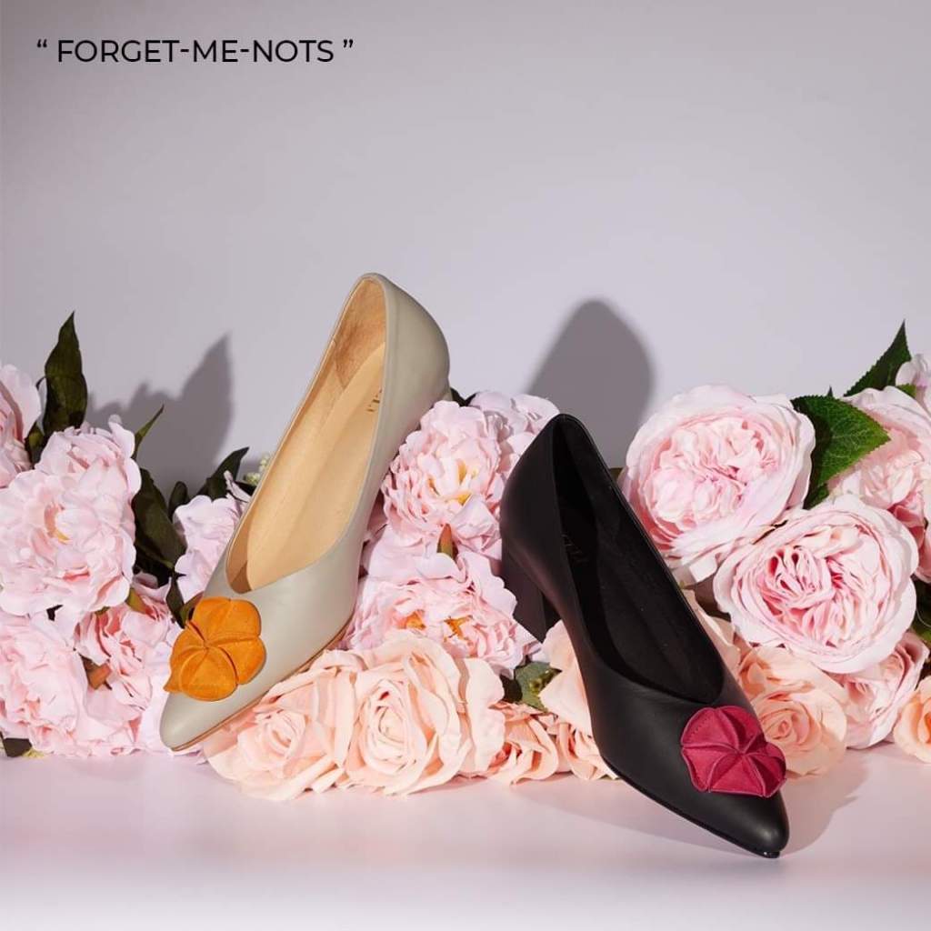 Angeli Forget Me Nots - รองเท้าตกแต่งด้วยดอก Forget Me Nots ส้นสูง 1 ...