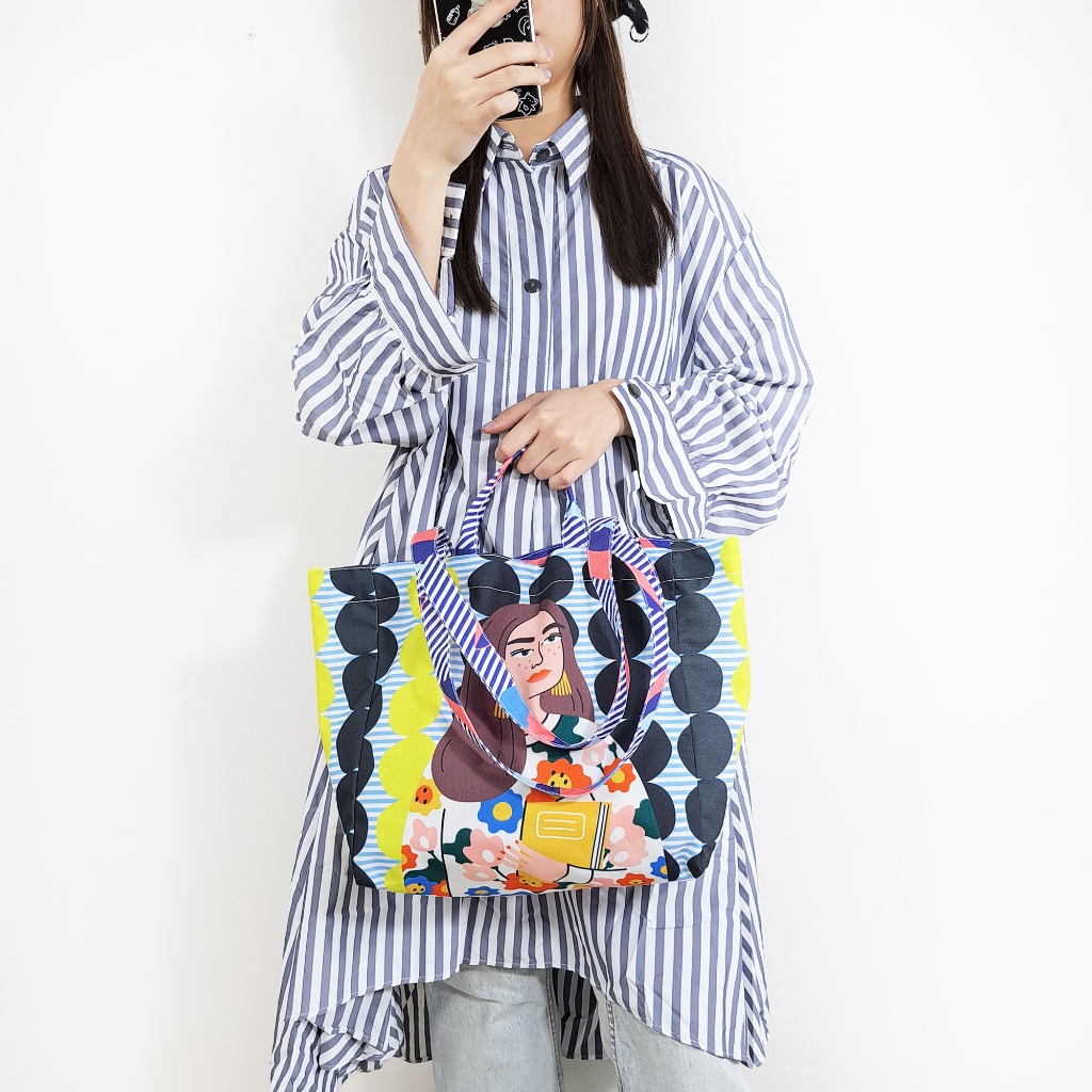 Lilly-M กระเป๋าผ้าแคนวาสรุ่น Lilly ไซส์ M สายสะพายคู่ ถือสะพายได้ 2 แบบ ...