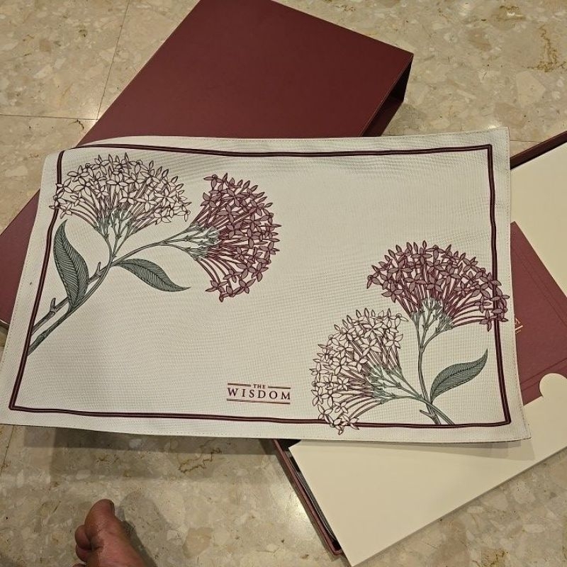 ที่รองจาน Kbank wisdom ปี 2564 ในกล่องมีสี่ใบ | Shopee Thailand