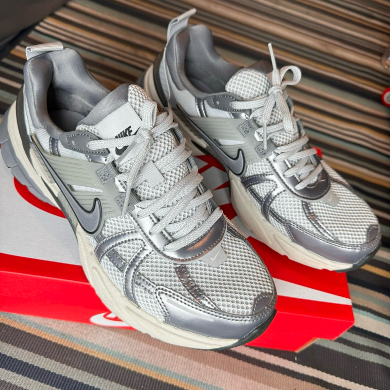 รองเท้ามือ2 เหมือนใหม่ Nike Y2K run EUR40 25.5cm | Shopee Thailand