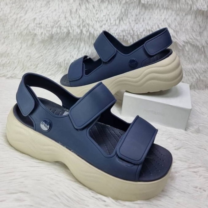 รองเท้าแตะ crocs Sasdals SKyline PLATFORM รองเท้าสุขภาพสำหรับผู้หญฺฺฺิง W5---W9 | Shopee Thailand