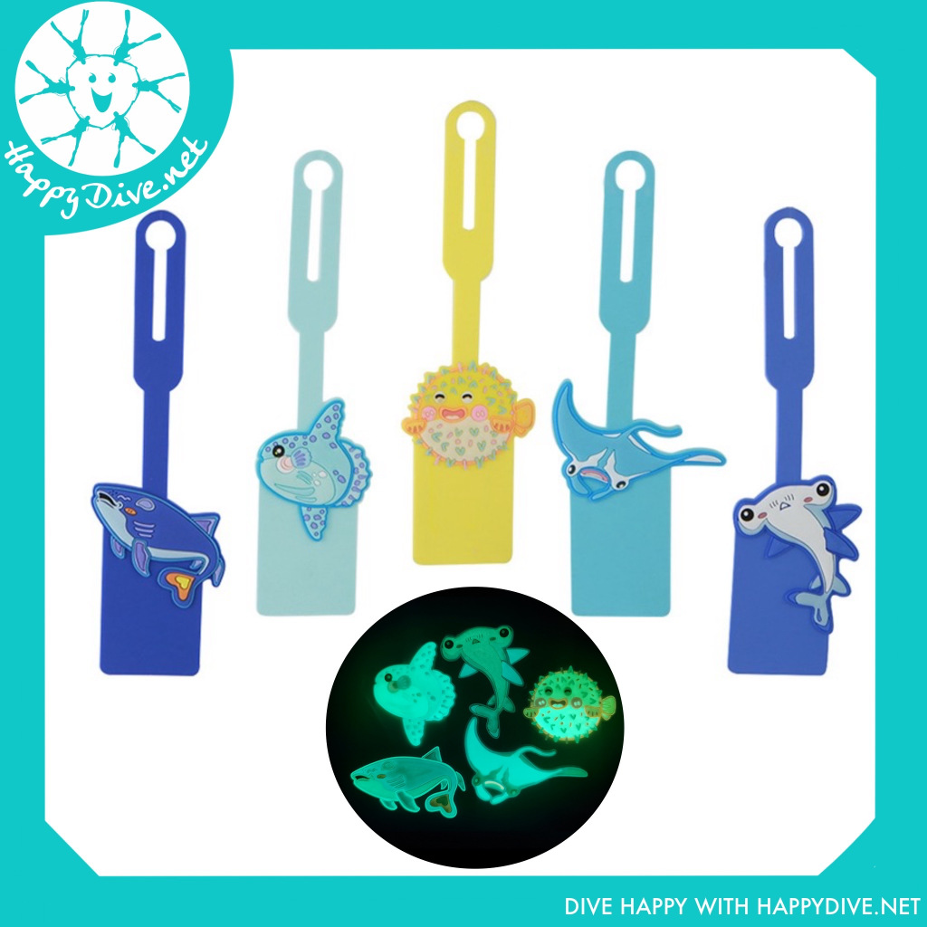 GLOW DIVING LUMINOUS CARTOON TAG - แท็กคล้องกระเป๋า เรืองแสงได้ Bag tag ...