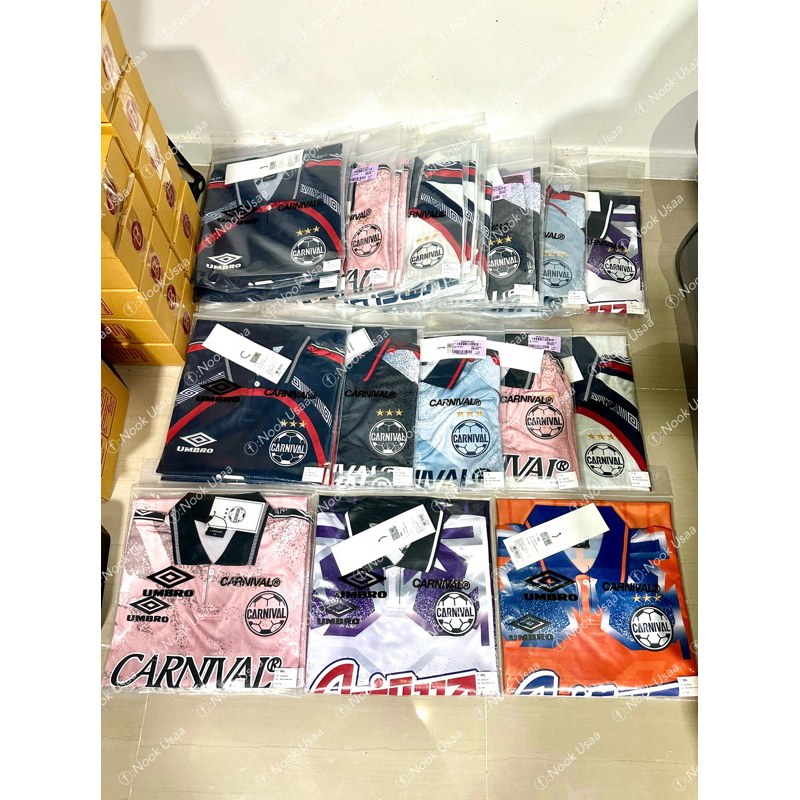 UMBRO x CARNIVAL® “FIELD LEGACY” สินค้าพร้อมส่ง ***เช็คสี/ไซร์ก่อนสั่งซื้อนะครับ | Shopee Thailand