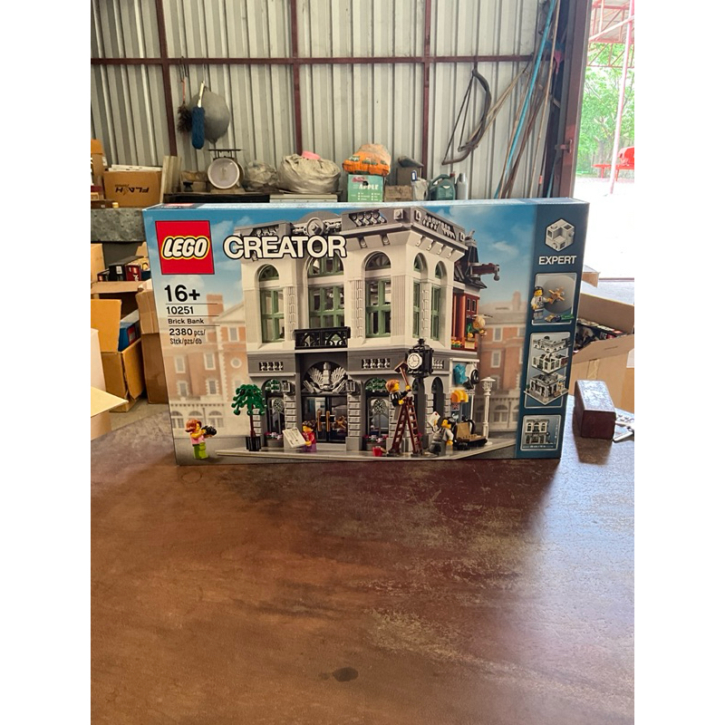 Lego 10251 Brick Bank (Retired Set) กล่องมีรอยจากการขนส่ง (1) | Shopee ...