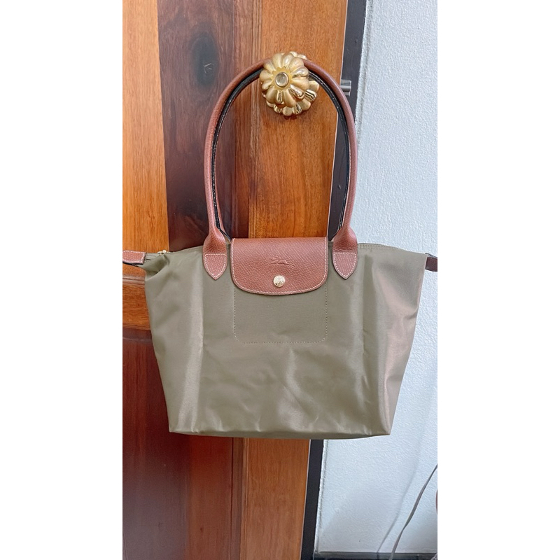 Longchamp M long สีเขียวขี้ม้า ดูผู้ดีมาก | Shopee Thailand
