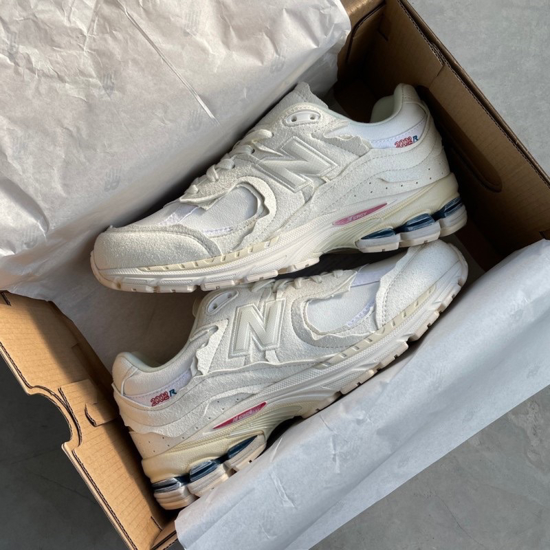 New Balance “M2002RDC” Protection Pack Sea Salt แท้ 100% | Shopee Thailand