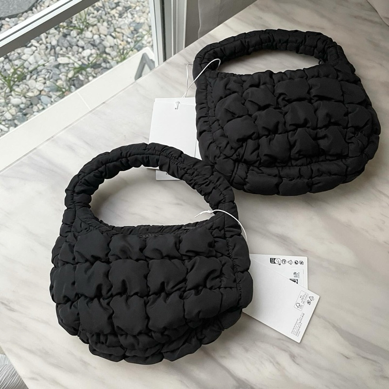 **พร้อมส่ง ของแท้** COS micro quilted bag สีดำ ใบจิ๋ว | Shopee Thailand