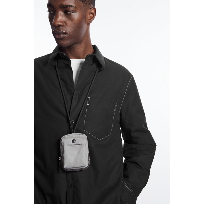 (Preorder) COS REFLECTIVE MINI CROSSBODY POUCH | Shopee Thailand