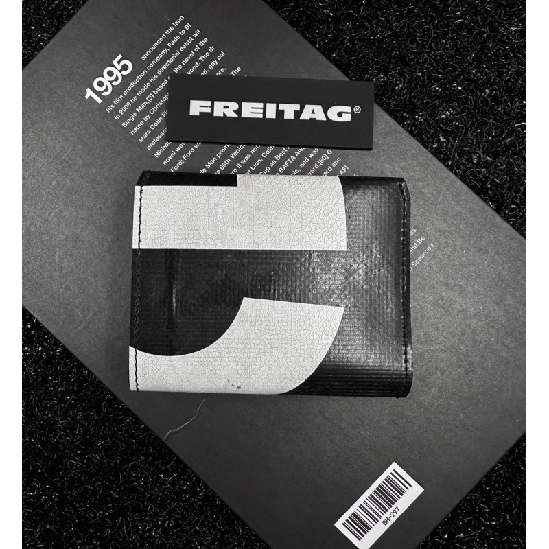 กระเป๋า FREITAG รุ่น F558 LEONARD ผ้าใบดำ | Shopee Thailand