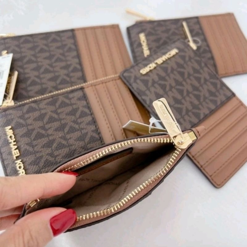 ใส่บัตร MK MICHAEL KORS COIN CASE หลายแบบ | Shopee Thailand