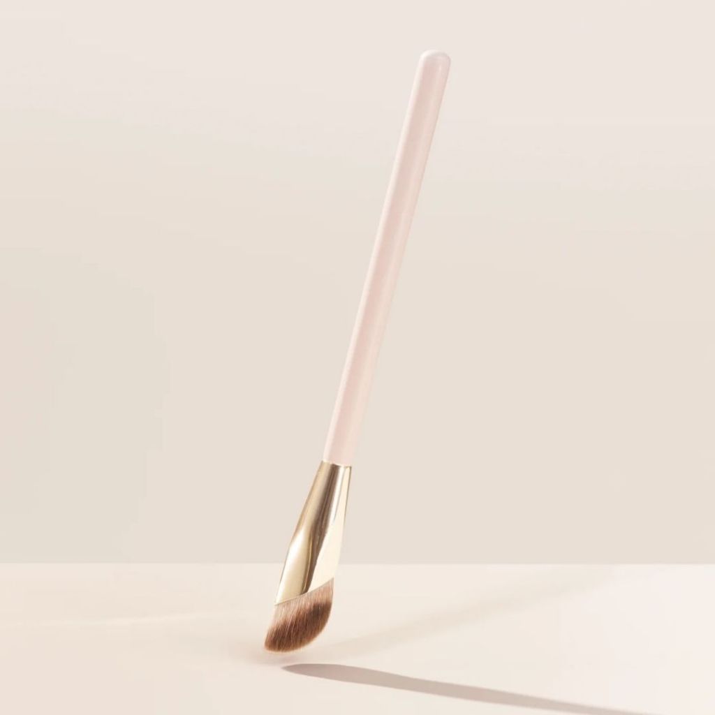 เหลือ 599 ฿ โค้ด [DDX10JUNW1] RARE BEAUTY Liquid Touch Concealer Brush ป้ายไทย | Shopee Thailand