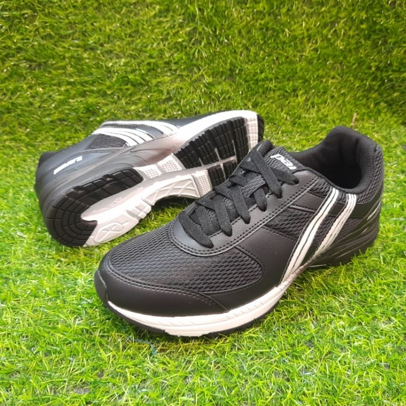 Panรองเท้าวิ่ง /Pan FLYDAY II PF16N4 ราคา 890 บาท | Shopee Thailand