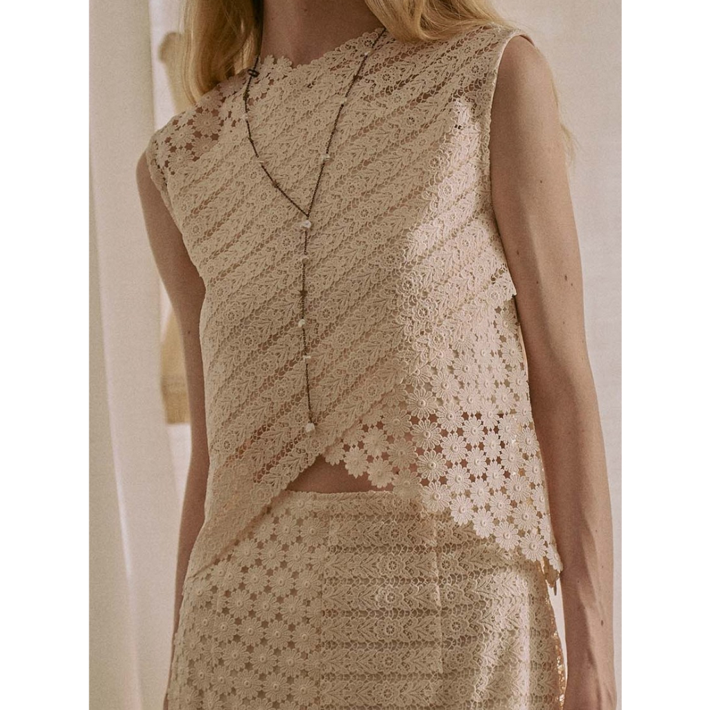 ( พร้อมส่ง ) Perana เสื้อลูกไม้ Vivian crop ( สีครีม cream ) | Shopee ...