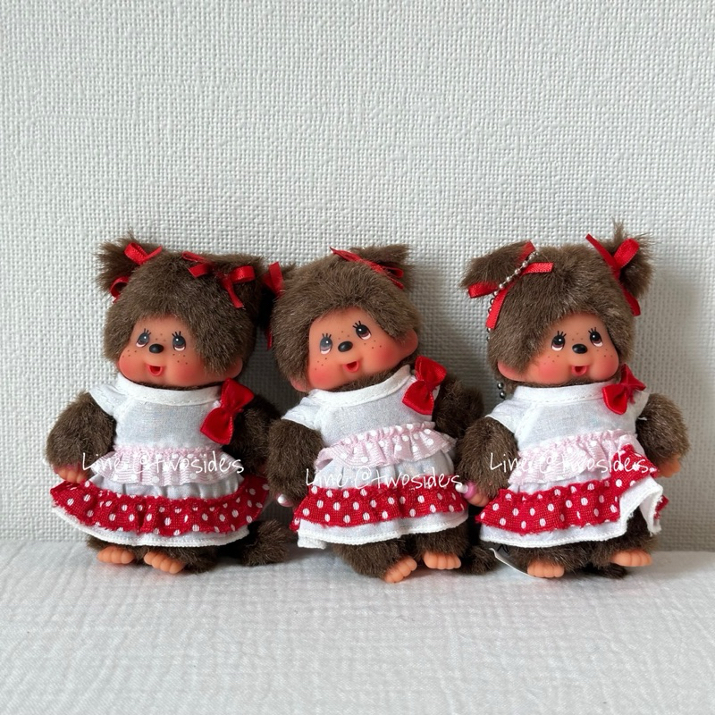 พวงกุญแจ monchhichi มอนชิชิ สองแกละชุดขาว | Shopee Thailand