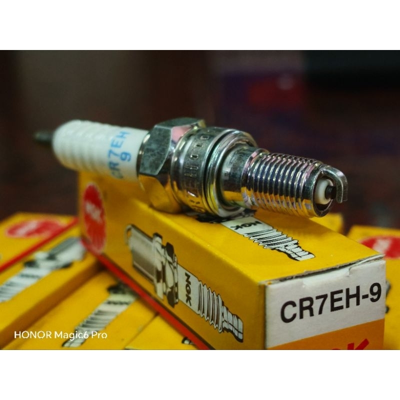 หัวเทียนNGK CR7EH-9 สำหรับ HONDA CLICK และ AIR BLADE Carburettor ของแท้ 100% ราคาส่ง | Shopee ...