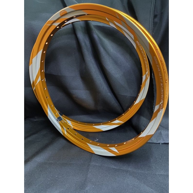 ล้อ Akront Spain ลายใบพัดงานเลเซอร์ชัดเจน สีเข้มกลาง ปี10 เนื้อนวลมัน ...