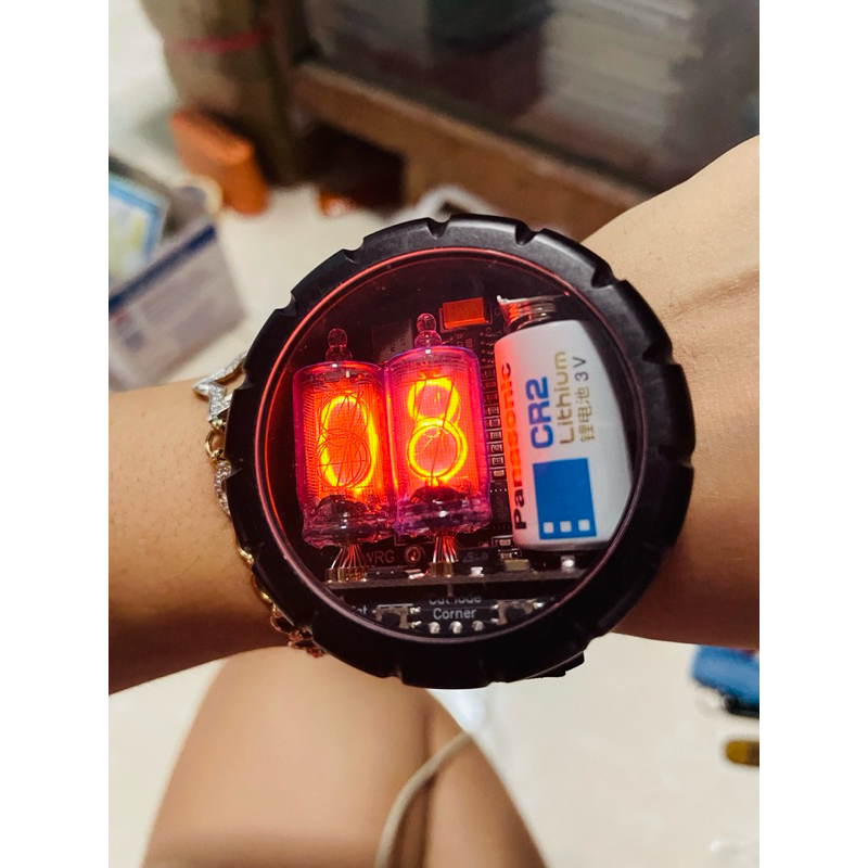 นาฬิกาหลอดหายาก Nixie รุ่น1 มันที่สุดละ The Round Nixie Watch Version 1 ...