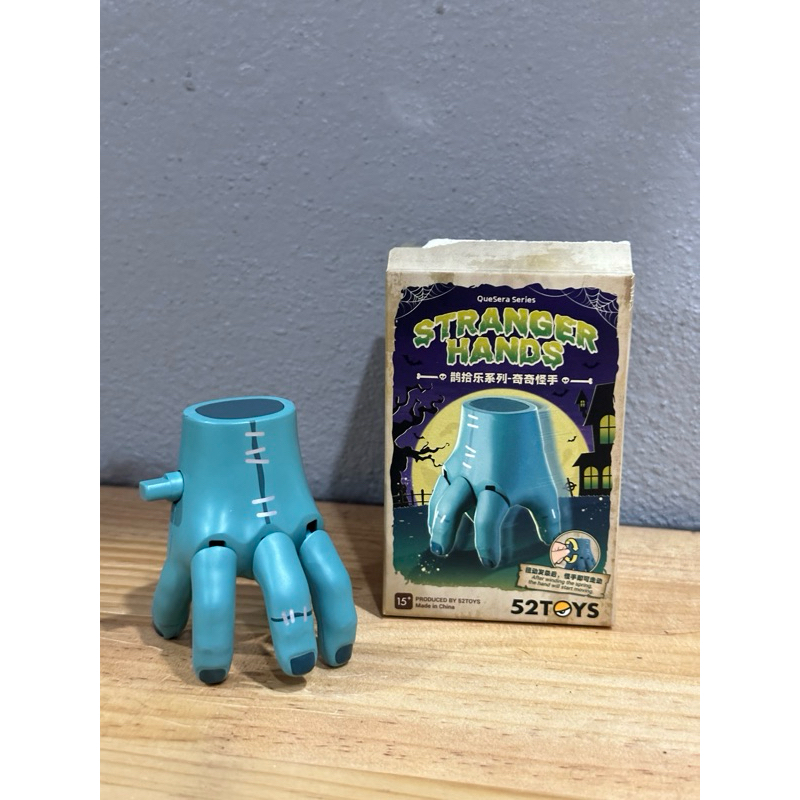 52toys Stanger hands กล่องสุ่ม มือเดินได้ ไขลาน มือปีศาจ | Shopee Thailand