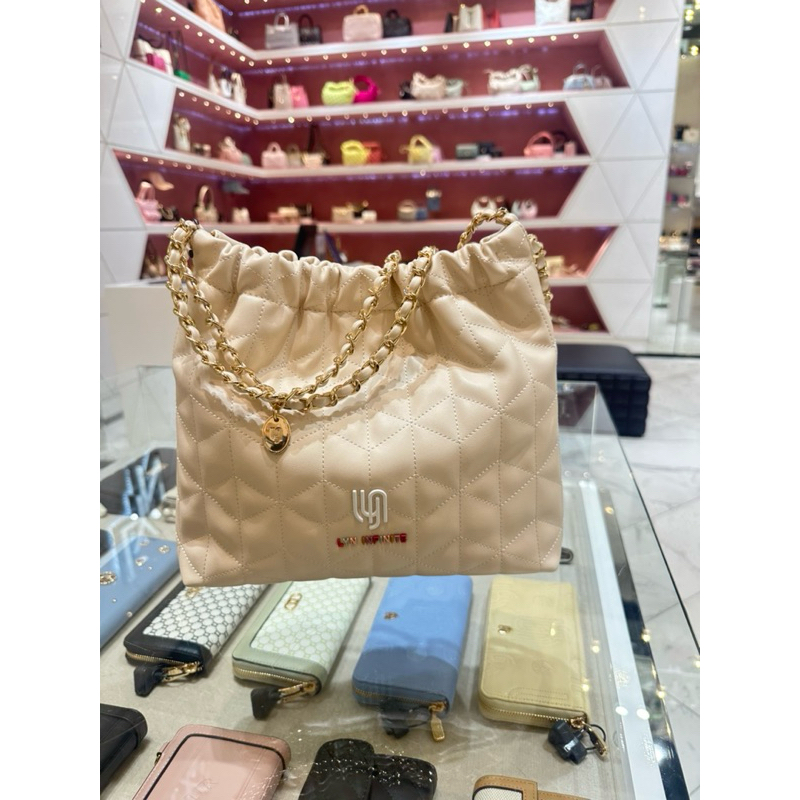 กระเป๋า lyn แท้ รุ่น MONET INFINITE SHOULDER L | Shopee Thailand