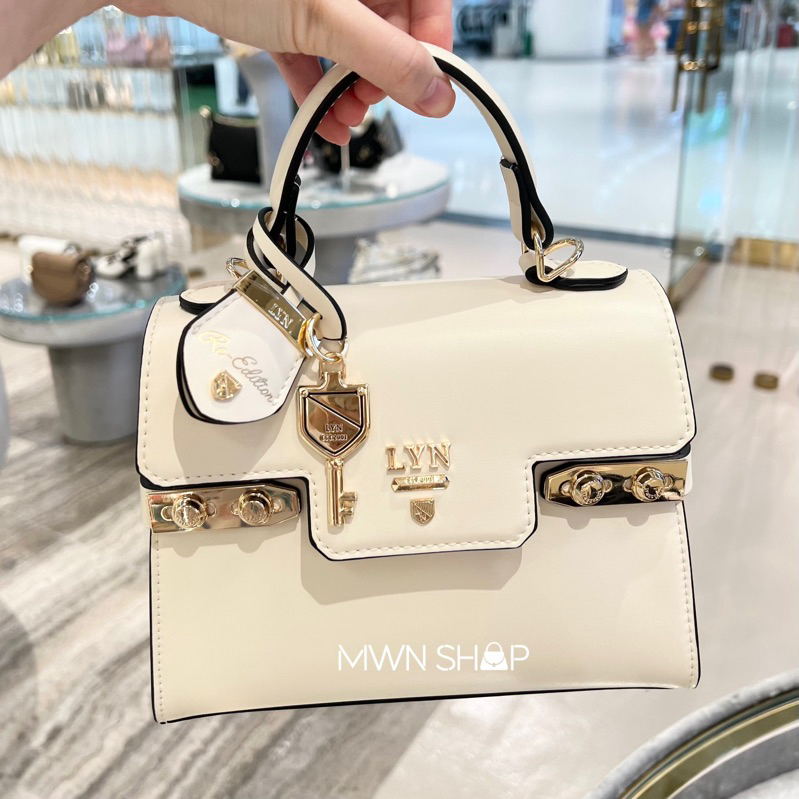 มีโค้ดลด 30% สืมาใหม่ Lyn fineness handbag s กระเป๋าสะพายข้าง ของแท้จา ...