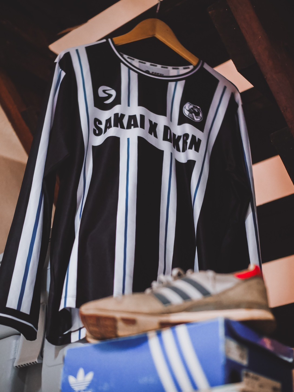 𝗦𝗔𝗞𝗔𝗜 𝗫 𝗗𝗞𝗥𝗡 - ผู้หญิงและผู้ชาย / Unisex | Shopee Thailand