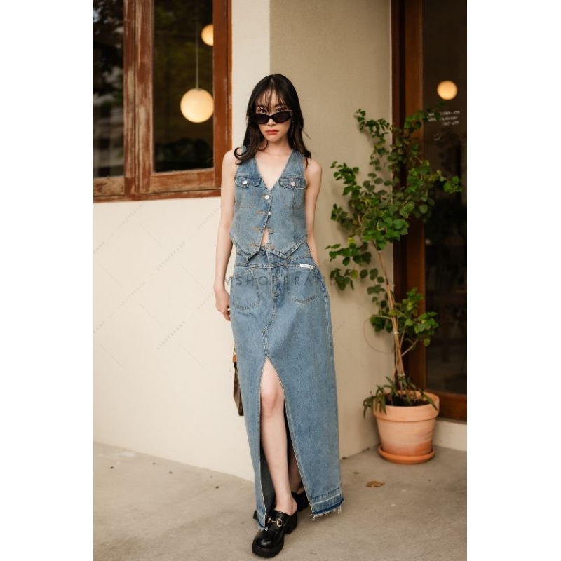 Vshop ชุดSetยีนส์เดนิม เสื้อกั๊กยีนส์ตีเกร็ดหน้า + กระโปรงยาวผ่าสูง ...