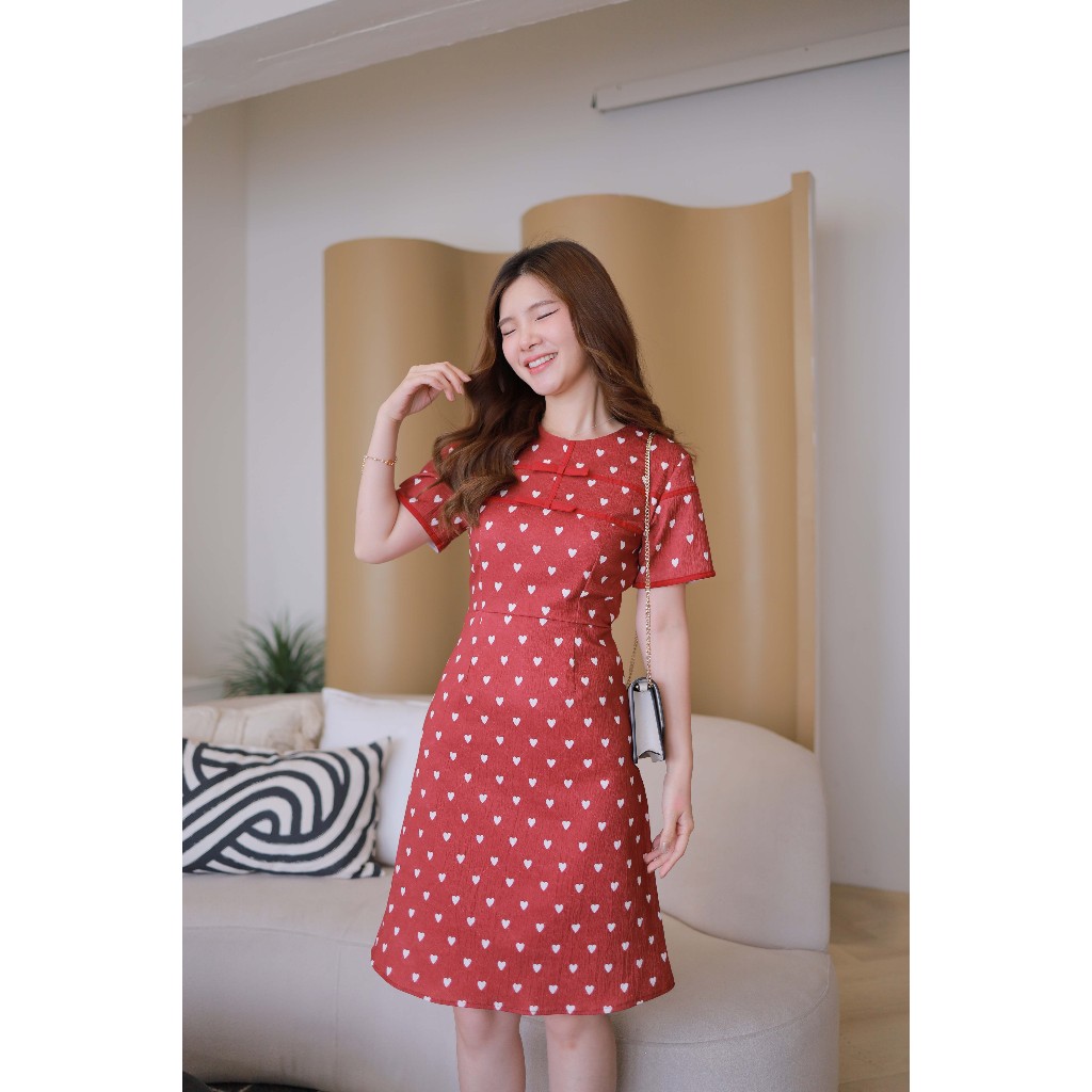 J114 ชุดเดรสสีแดง (แต่งโบว์อกหัวใจ) | Shopee Thailand