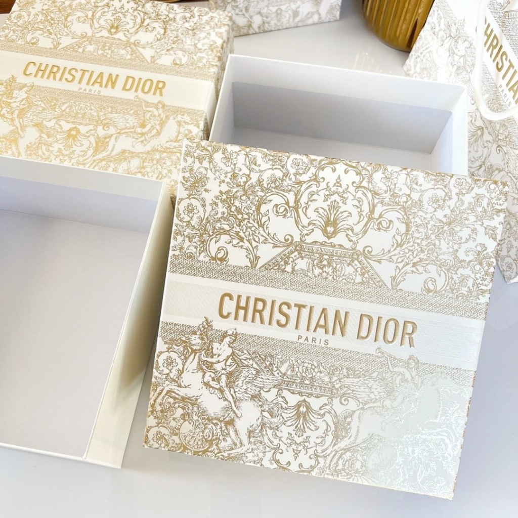 กล่องของขวัญ Dior Christmas Box Limited Collection 2023 | Shopee Thailand