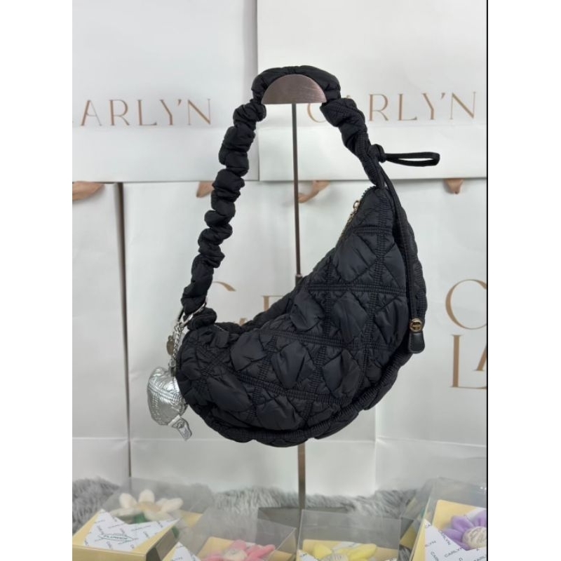 กระเป๋า carlyn cozy M แท้100% สินค้า พร้อมส่ง | Shopee Thailand