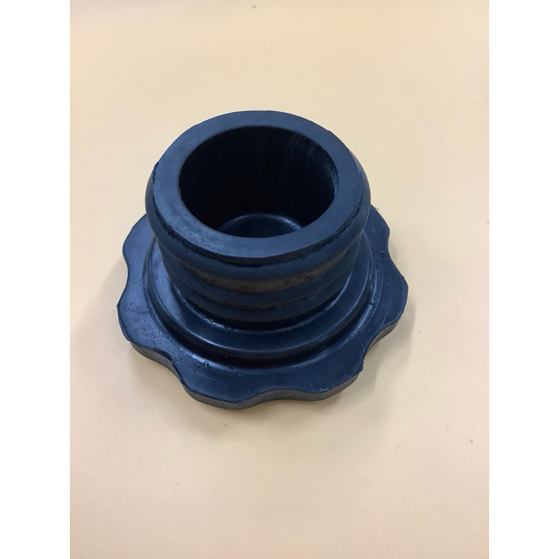 ฝาปิดน้ำมันเครื่อง S250, KBD, NPR 115 (ยางใหญ่) ISUZU | Shopee Thailand