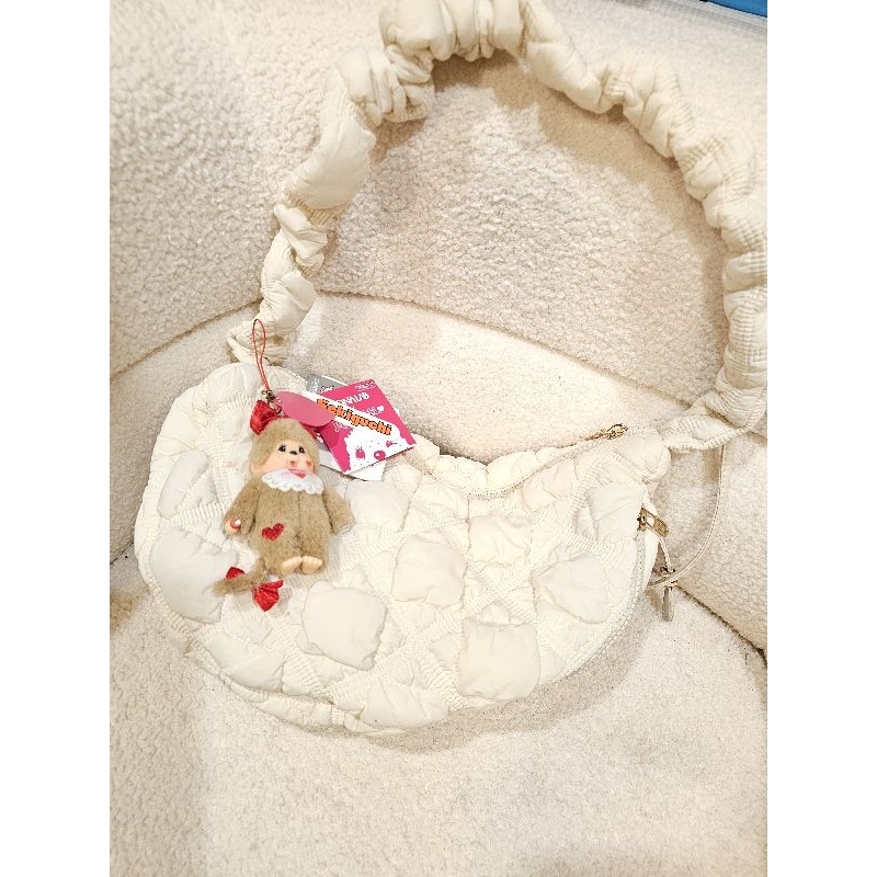 กระเป๋า Carlyn รุ่น Cozy Mสวยใช้งานน้อยของแท้100% | Shopee Thailand