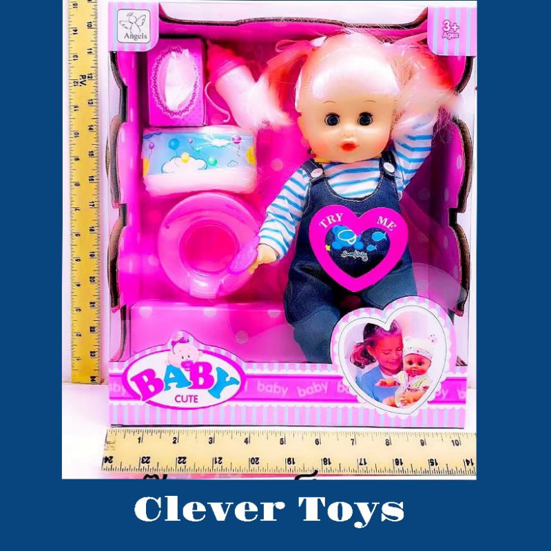 Clever Toys ตุ๊กตาเด็กหญิงเสื้อเอี๊ยม ฉี่ได้ พร้อมแพมเพิส และอุปกรณ์ ...