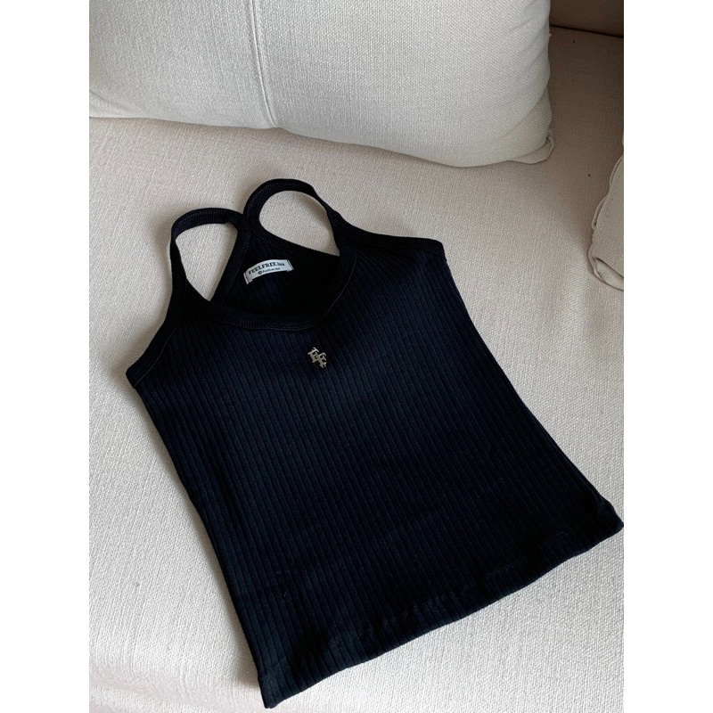 Anna Tank Top 690.- เสื้อกล้ามดีไซน์เว้าคอ ทรงสวย ใส่เข้ารูปกระชับสัดส่วน เนื้อผ้าหนาและยืดใส่ ...