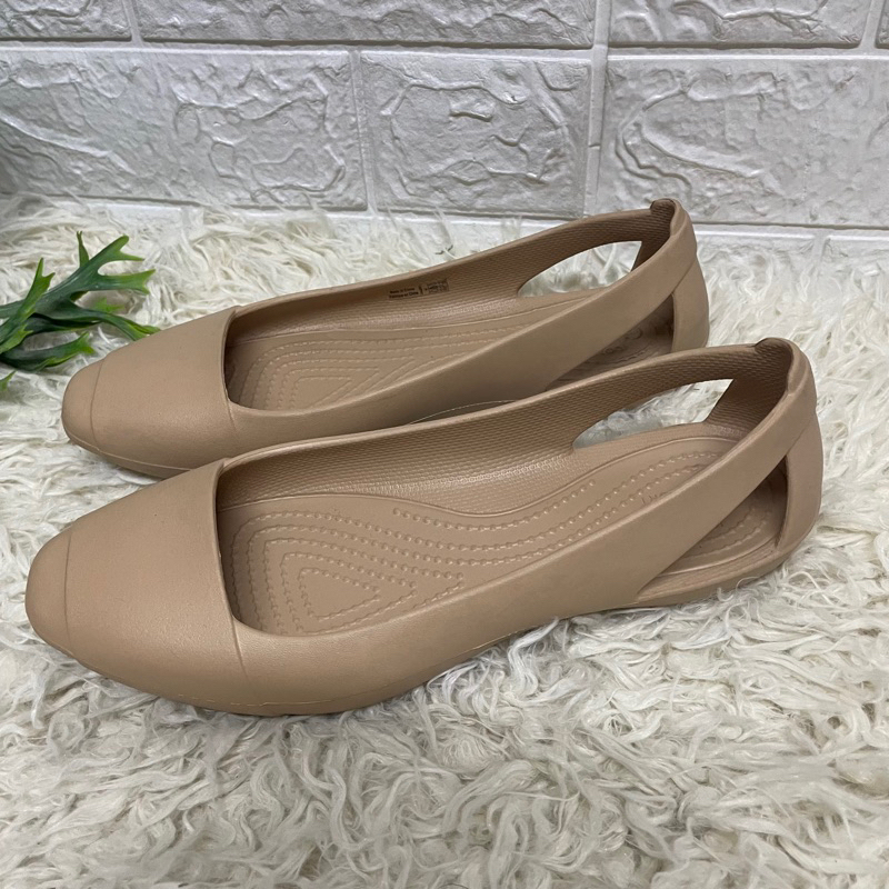 รองเท้า Crocs Size W7 ยาว 24 cm ราคา 490 บาท | Shopee Thailand