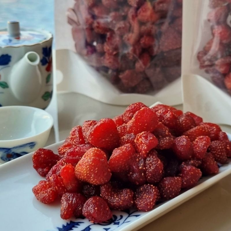 สตอเบอรี่อบแห้ง EAT ME FRUIT สตอเบอรี่แปรรูป ขนาด 500 กรัม อร่อยเพลิน ...