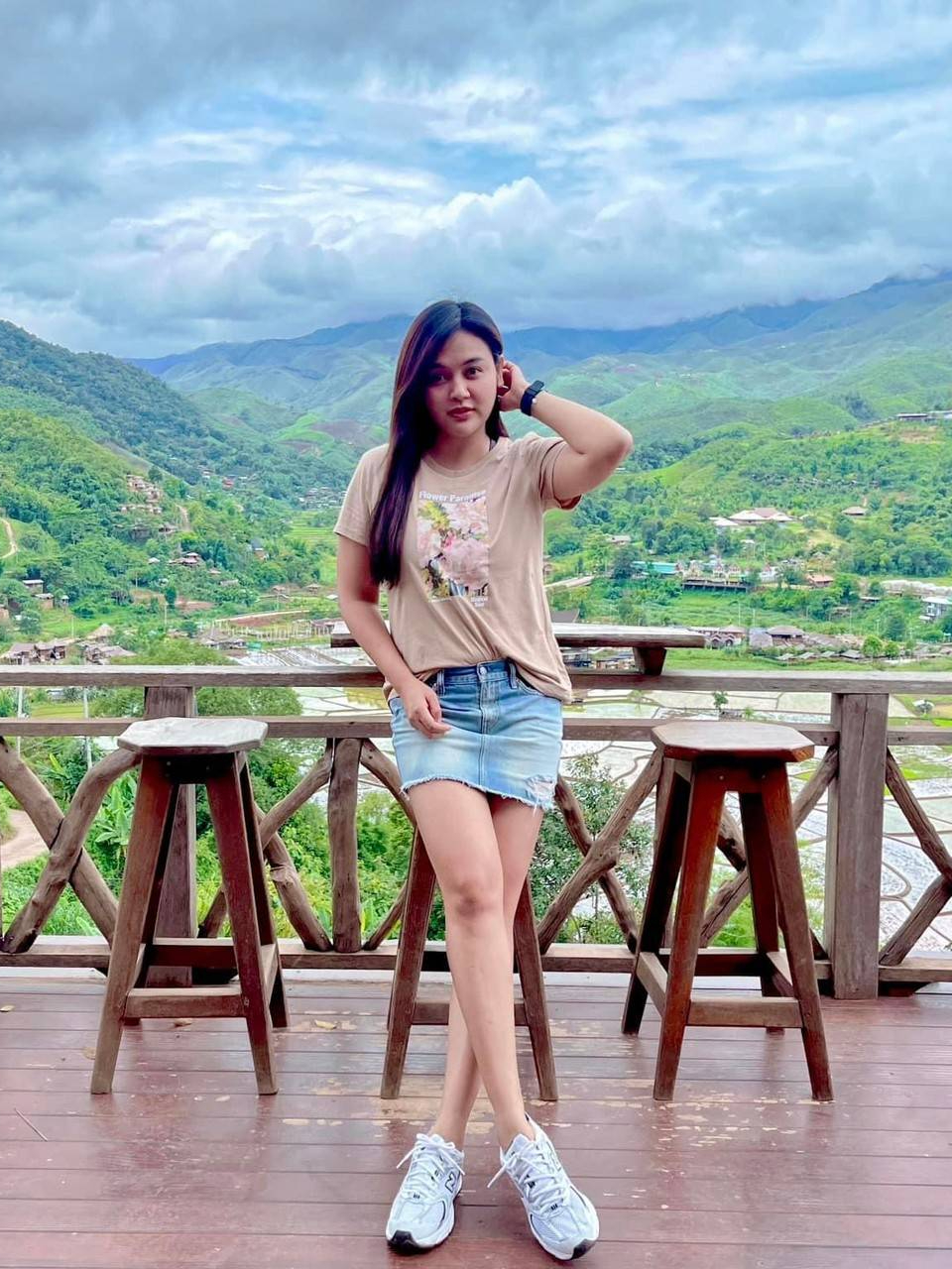 AIIZ เสื้อยืดคอกลมสตรี (เอ ทู แซด) ของแท้ 100% #AllZ | Shopee Thailand