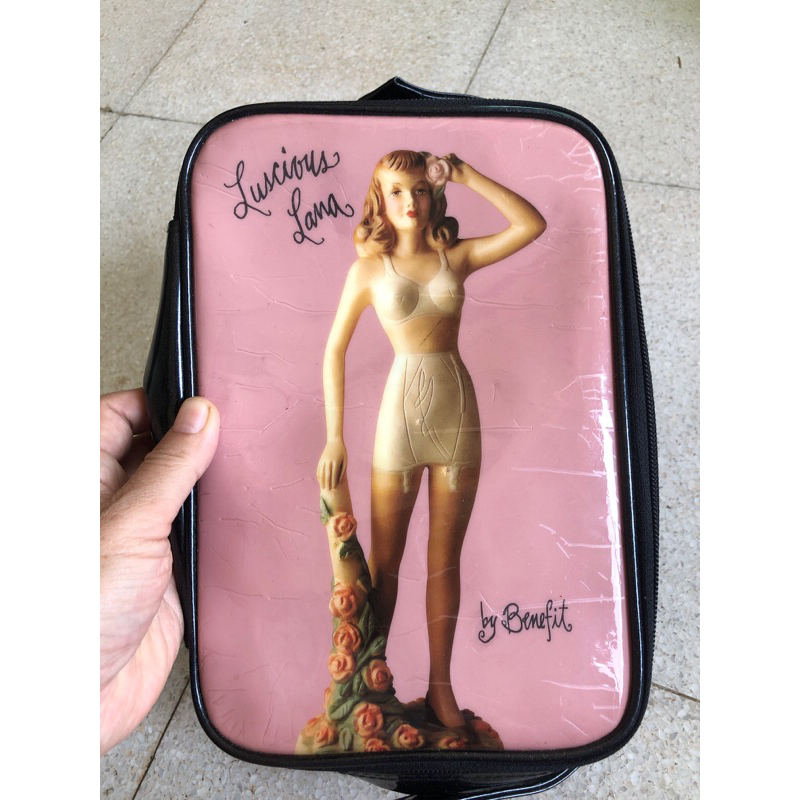 กระเป๋าใส่เครื่องสำอาง Luscious Lana by Benefit สภาพมือสอง | Shopee Thailand
