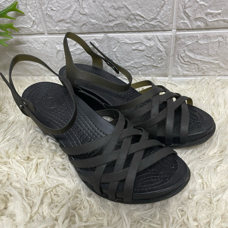 รองเท้า Crocs Size W7 (37) ยาว 23.5 cm ราคา 290 บาท | Shopee Thailand